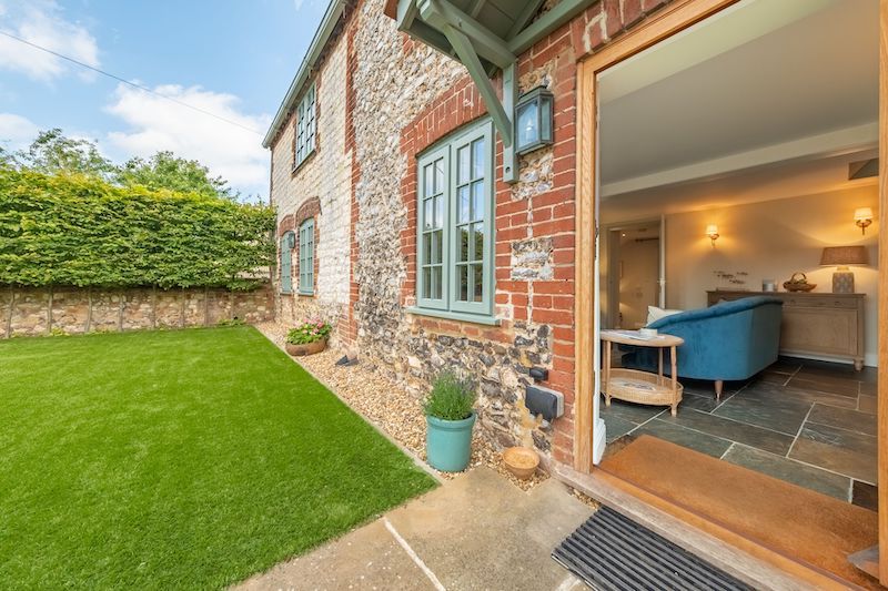Pine Cottage - Family Friendly Holiday Cottage Thornham, Norfolk