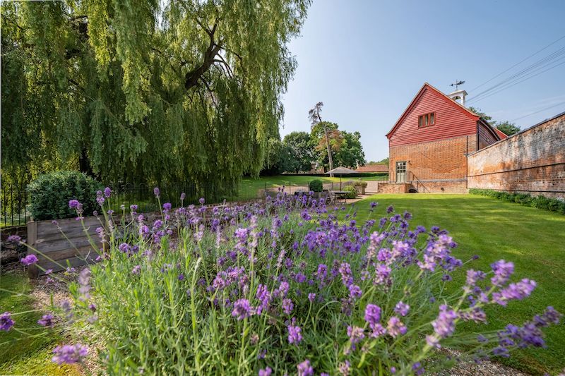 Belchamp Hall Hayloft - Romantic Luxury Cottage In Suffolk