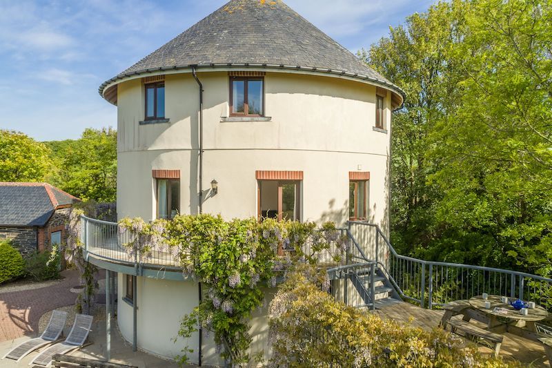 The Roundhouse - Unique Holiday Home In Cornwall To Rent