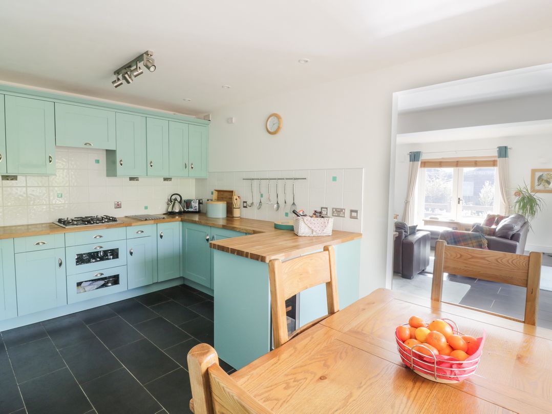 The Boathouse - Waterside Cottage In Norfolk Broads To Rent