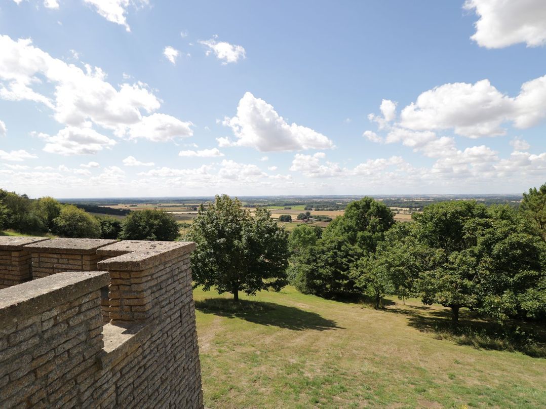Castle Top Retreat - Unique Holiday Accommodation Lincolnshire