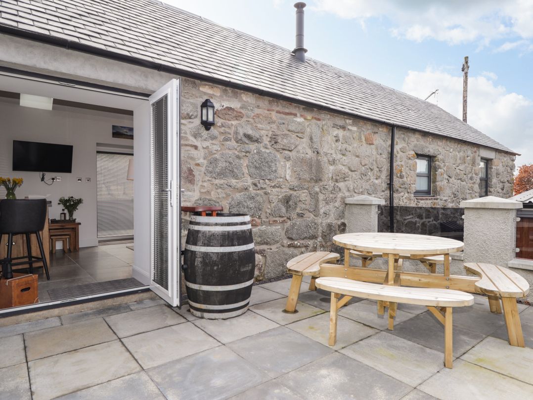 The Steading - Hot Tub Holiday Cottage In The Northern Highlands