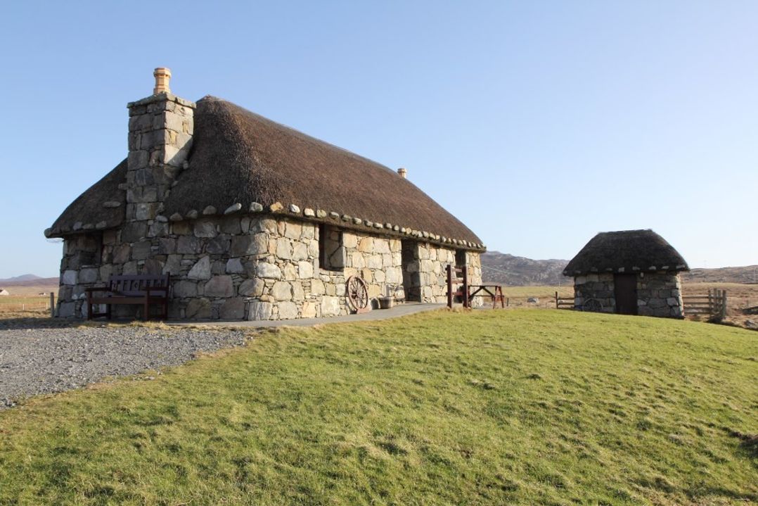 Smiddy Cottage - Romantic Croft Style Retreat, Isle of South Uist