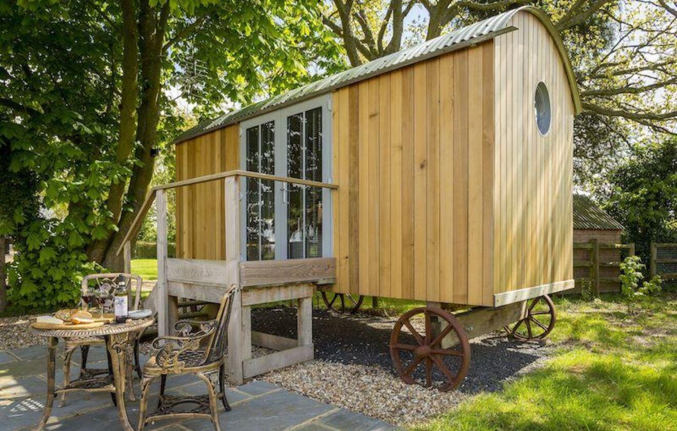 Cedar Tree - Romantic Shepherd’s Hut in Hampshire | Elite Cottages