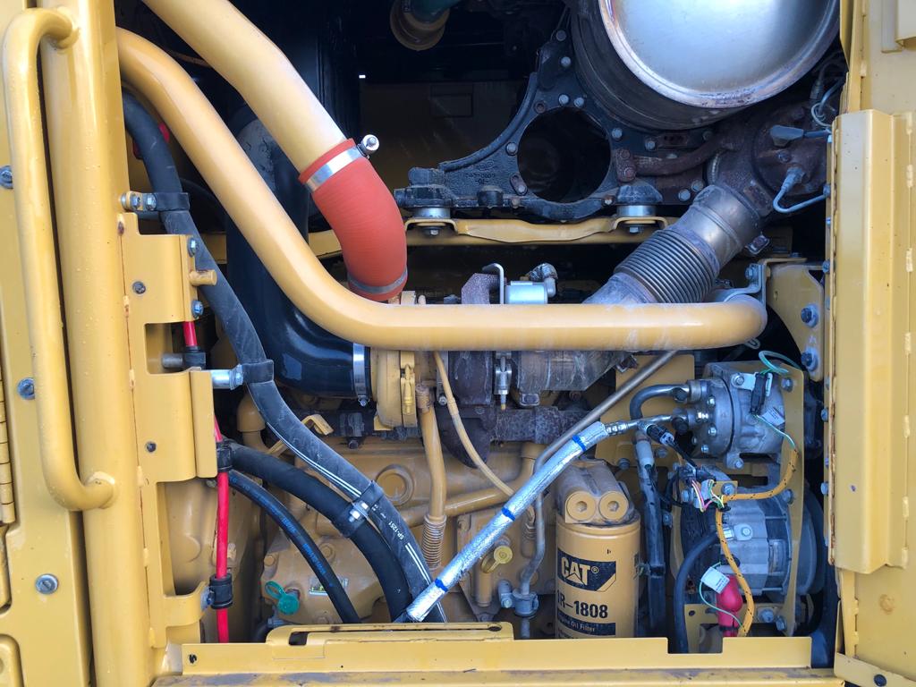 CAT 12M2 VHP Plus 70540 - Red Bull Equipment