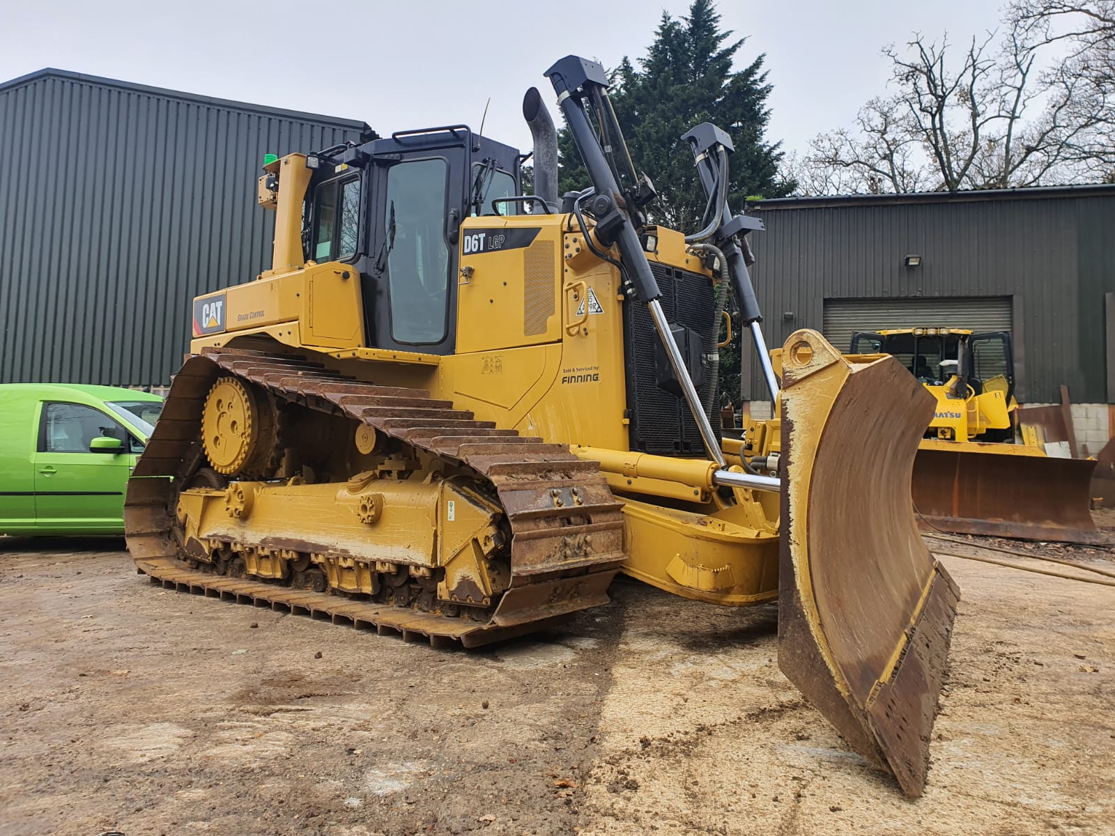 Cat D6T LGP VPAT 70478 - Red Bull Equipment