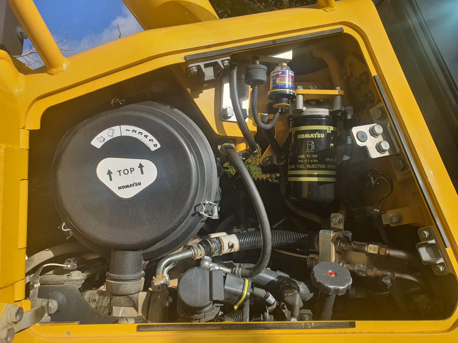 Komatsu D51PX-24 - Red Bull Equipment