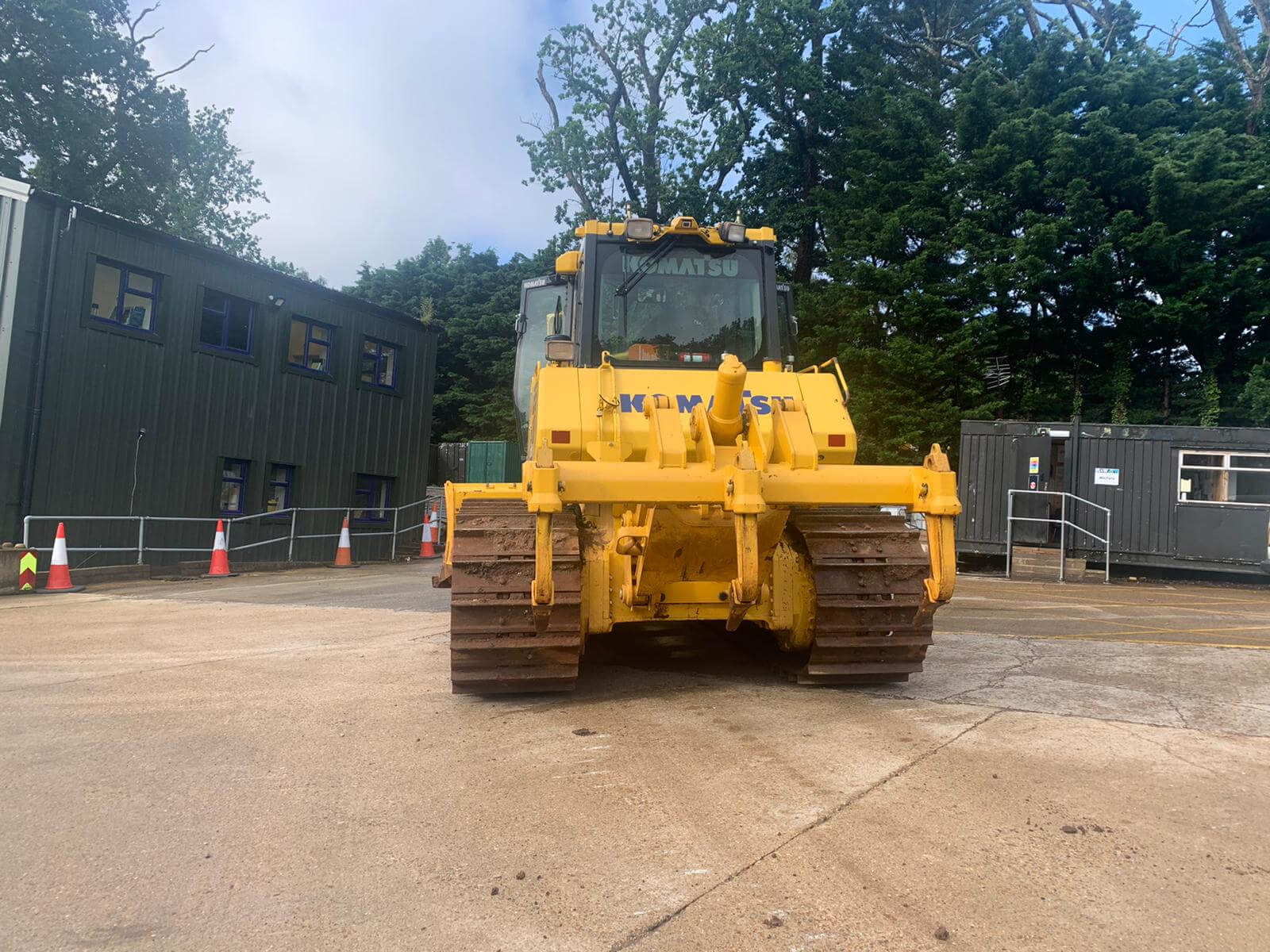 KOMATSU D65PX-18 - Red Bull Equipment