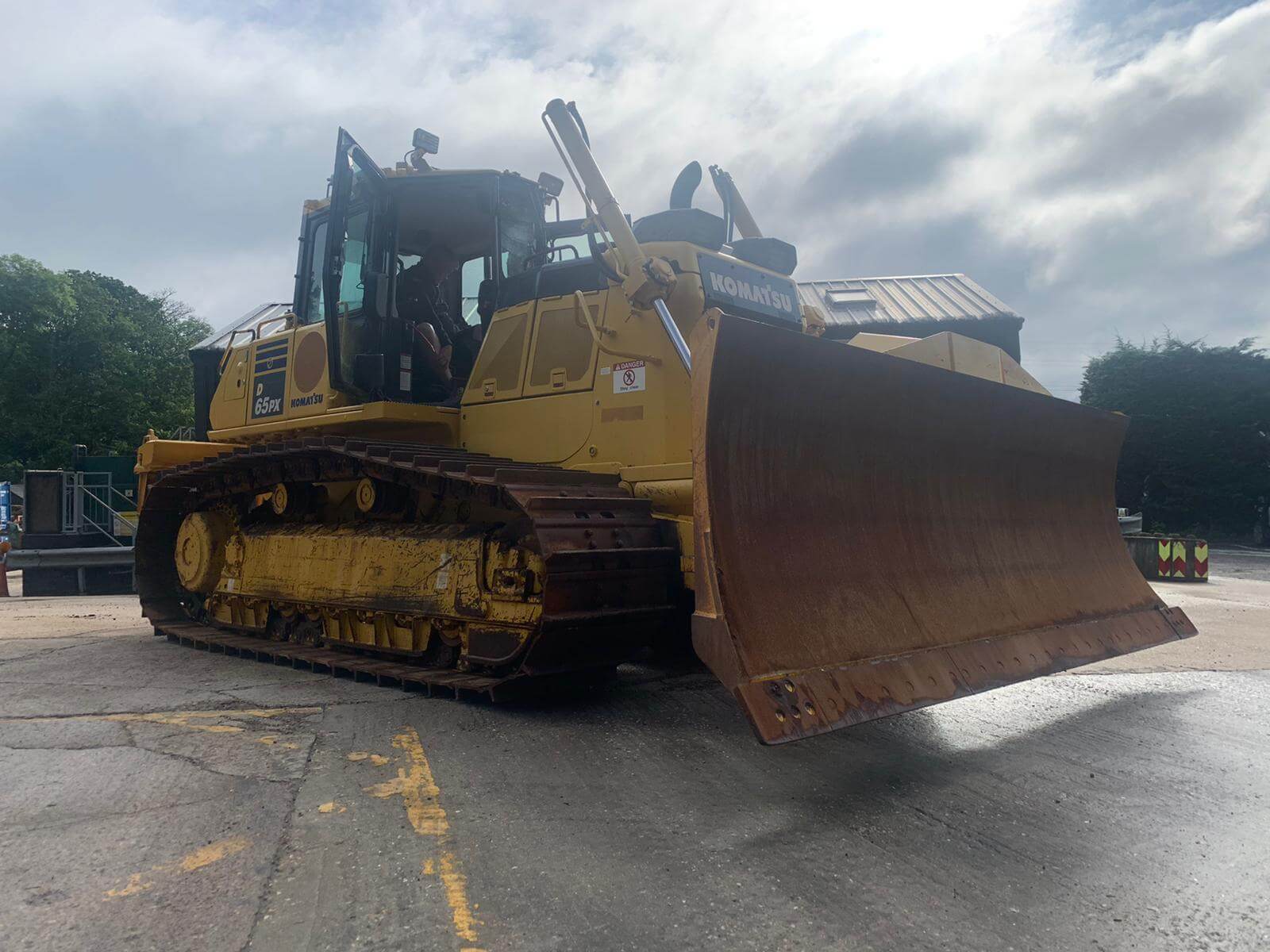 KOMATSU D65PX-18 - Red Bull Equipment