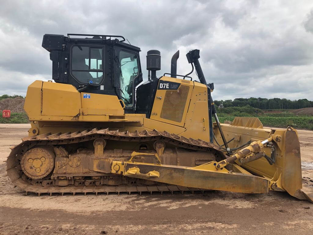 CAT D7E LGP - Red Bull Equipment