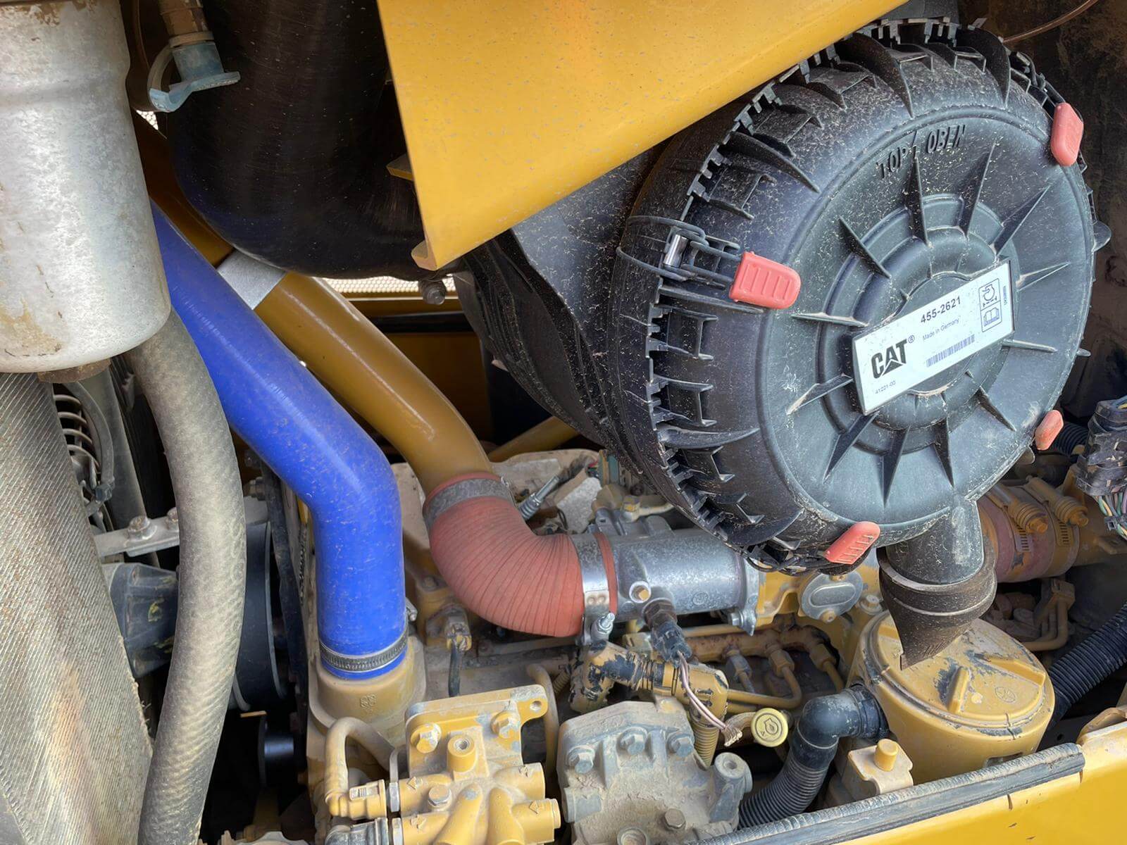 CAT D6N LGP - Red Bull Equipment