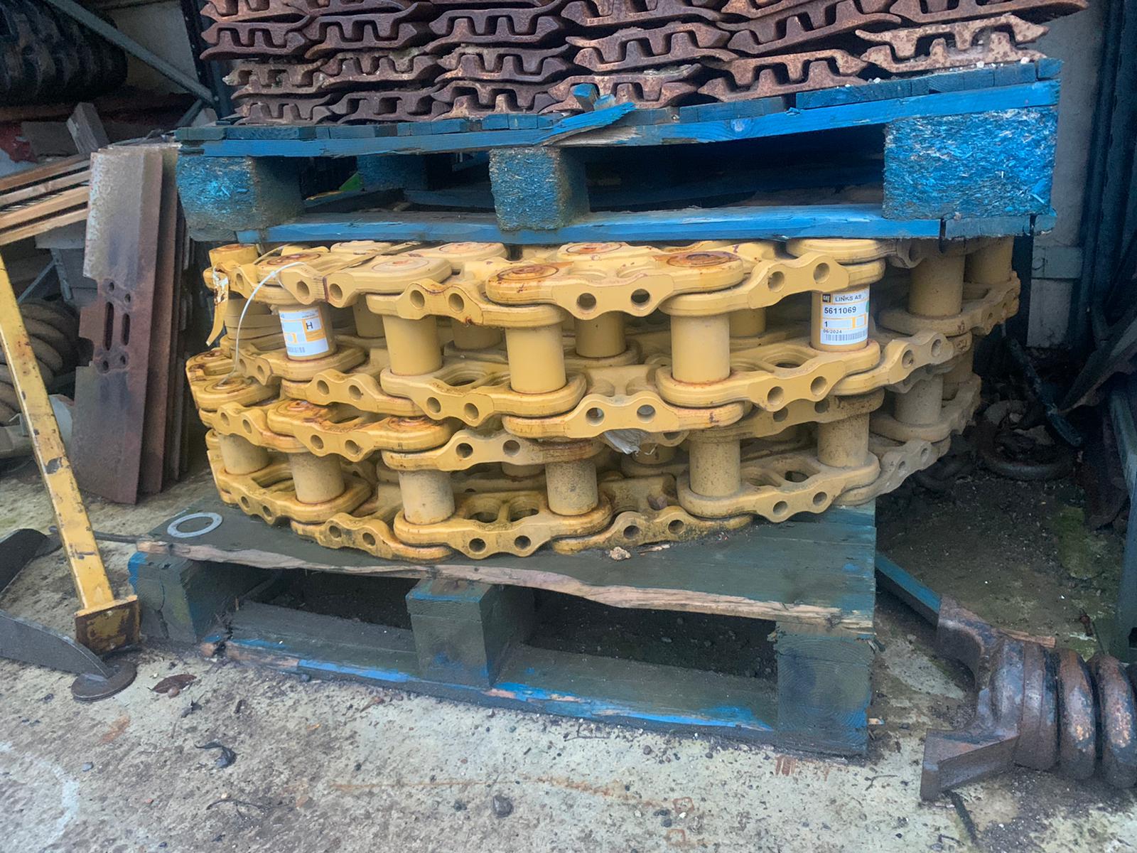 CAT D6N System One Chains - Red Bull Equipment