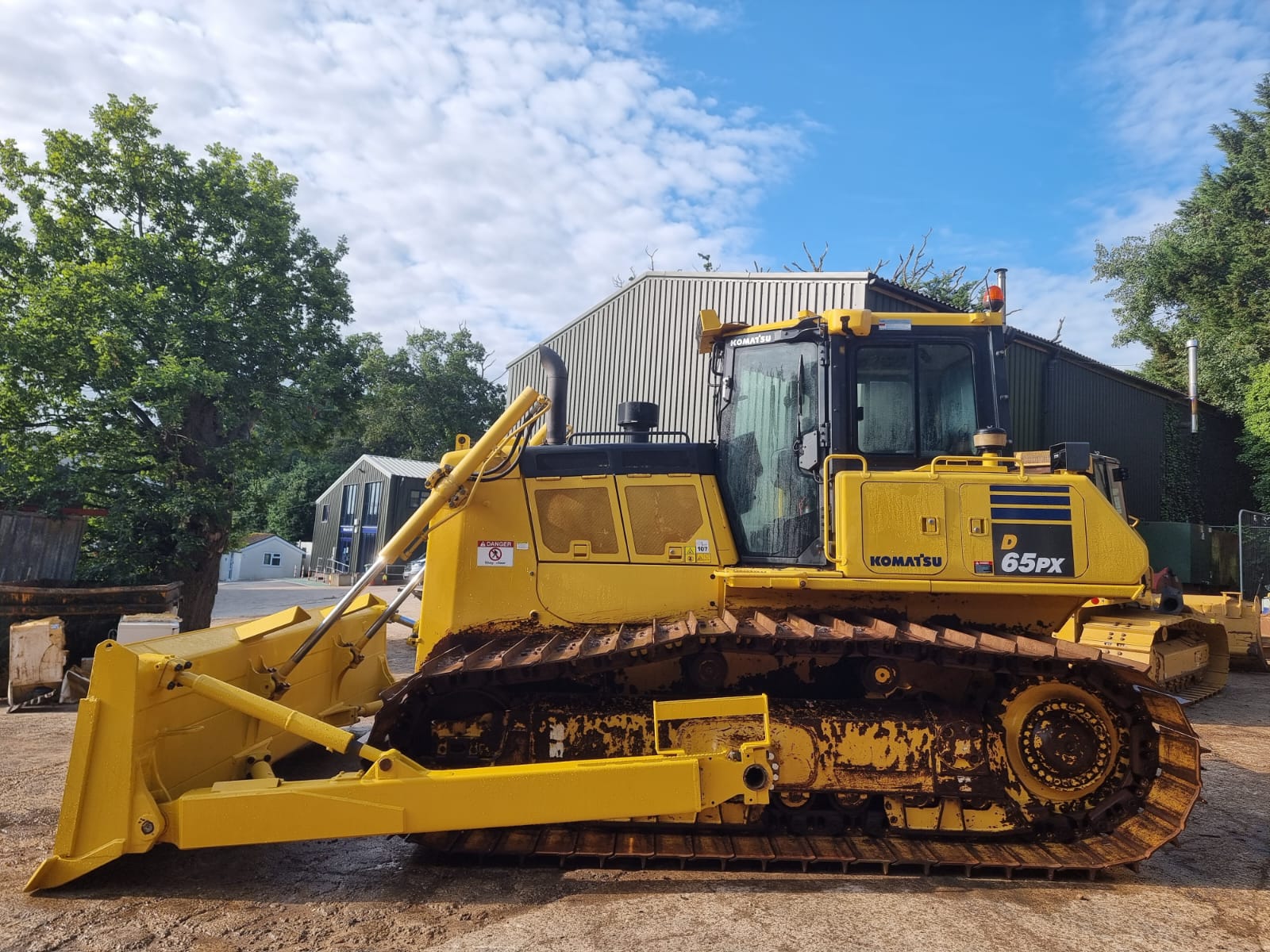 KOMATSU D65PX-18 - Red Bull Equipment
