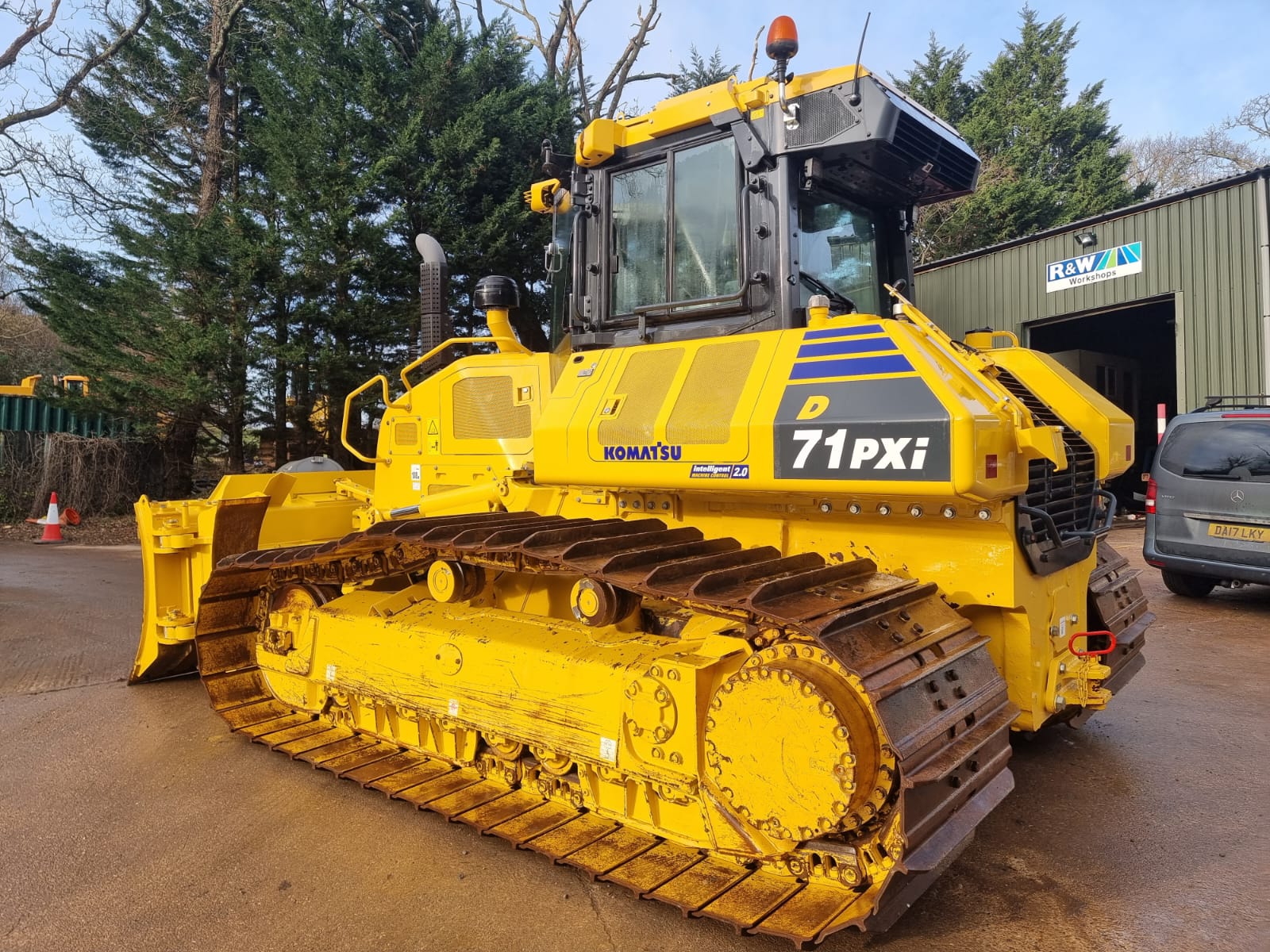 Komatsu D71PXI-24 - Red Bull Equipment