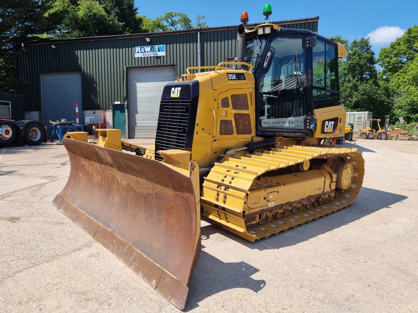 CAT D5K2 LGP - Red Bull Equipment