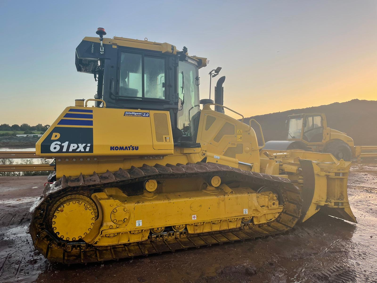 KOMATSU D61PXI-24 - Red Bull Equipment