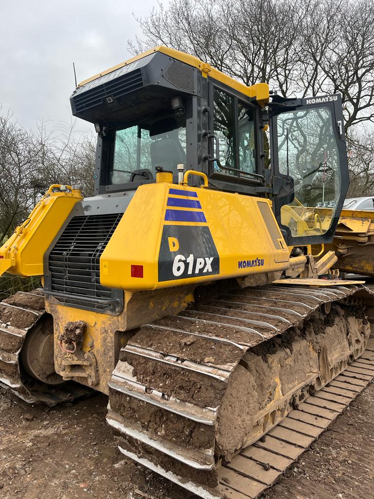 KOMATSU D61PX-24 - Red Bull Equipment
