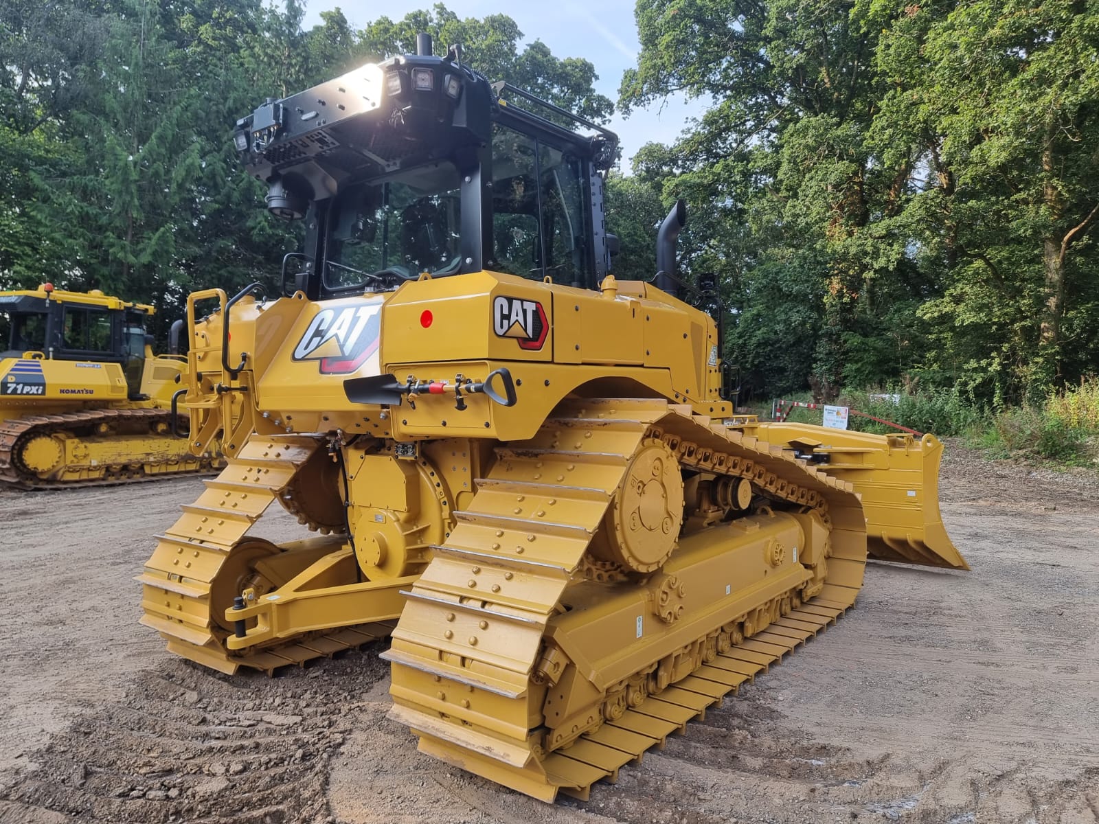 CAT D6 LGP Next Gen - Red Bull Equipment