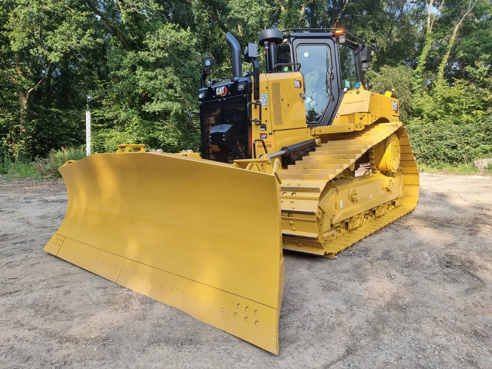 CAT D6 LGP Next Gen - Red Bull Equipment