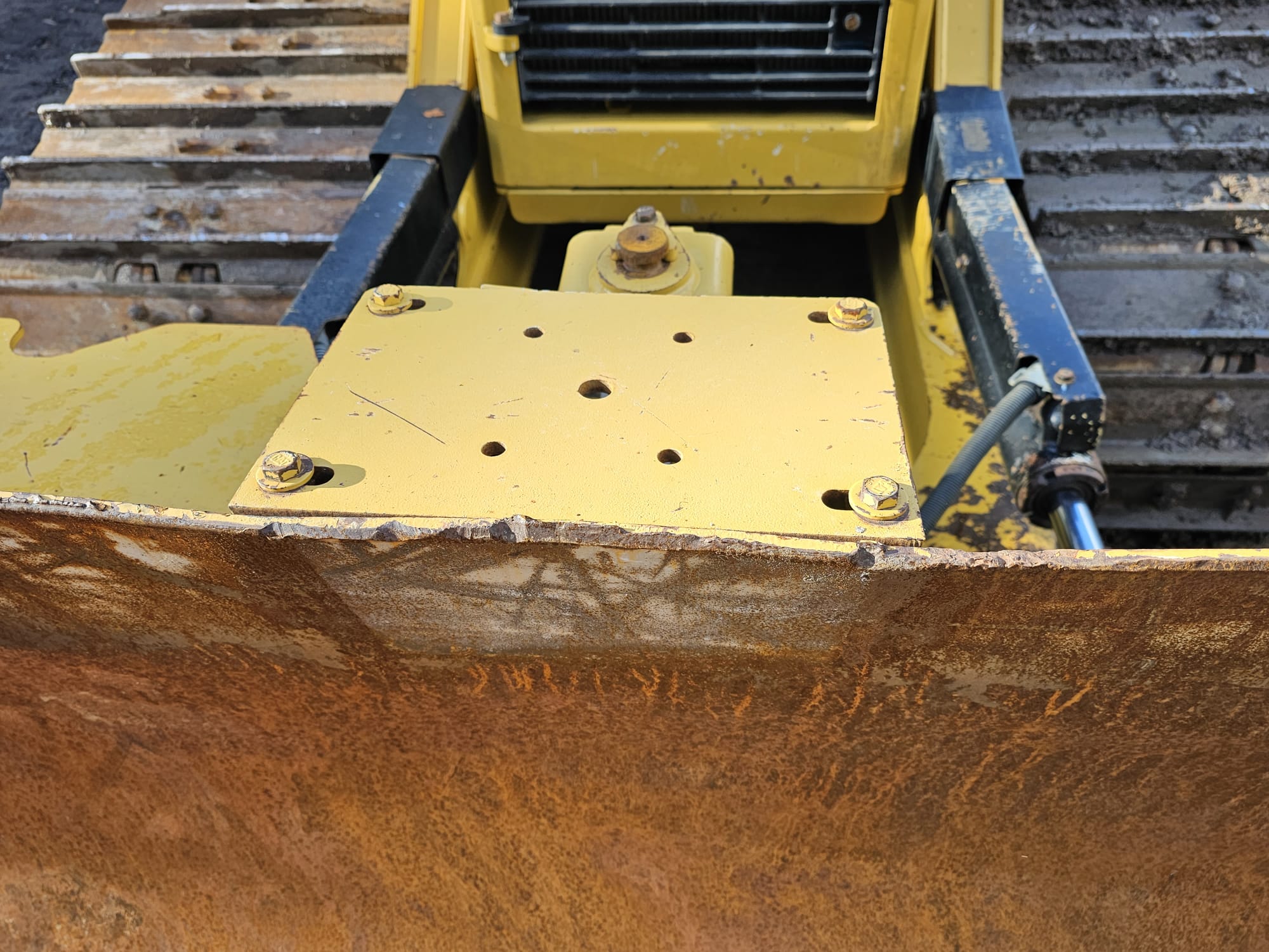CAT D6N LGP - Red Bull Equipment