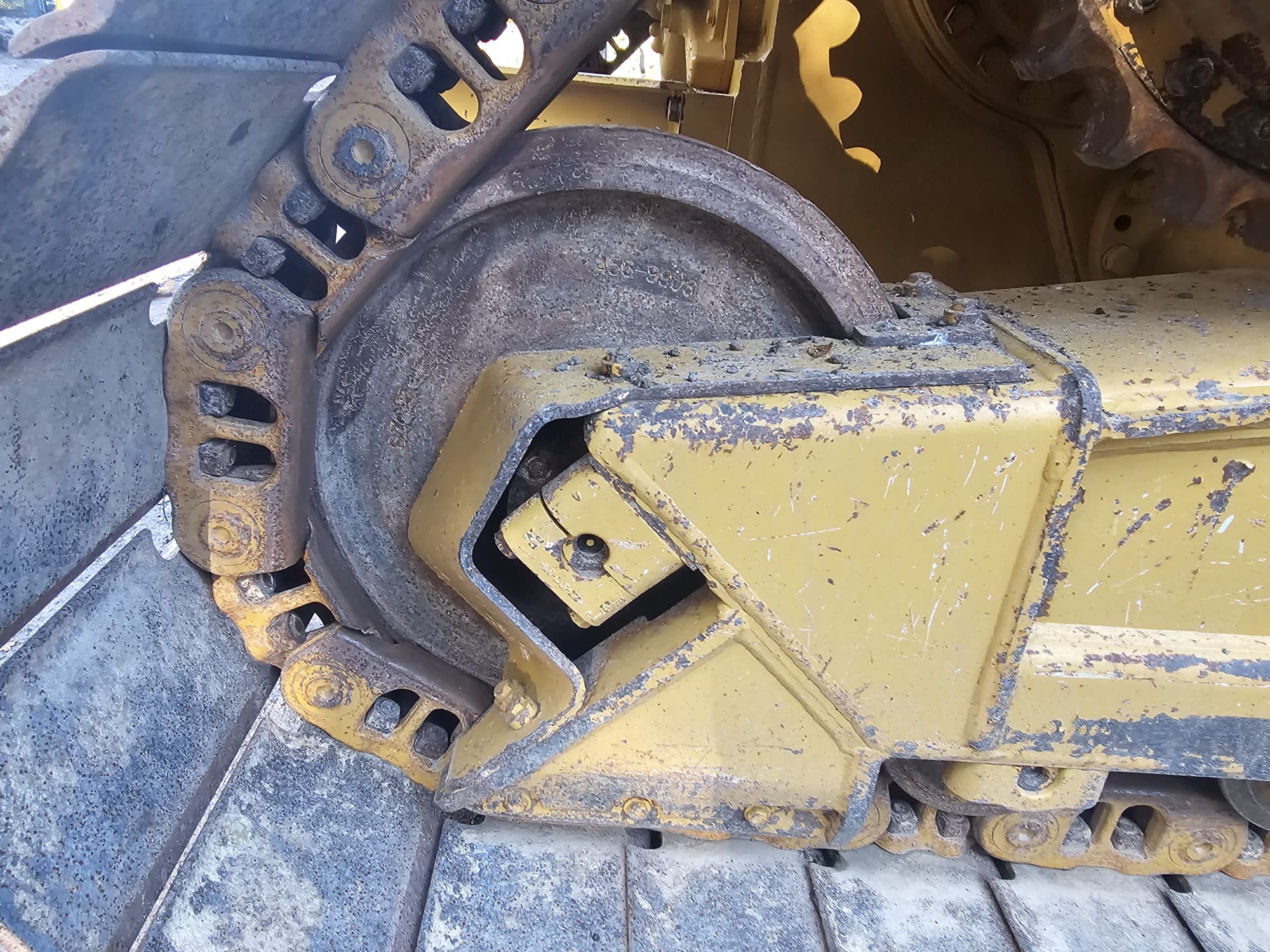CAT D6N LGP - Red Bull Equipment