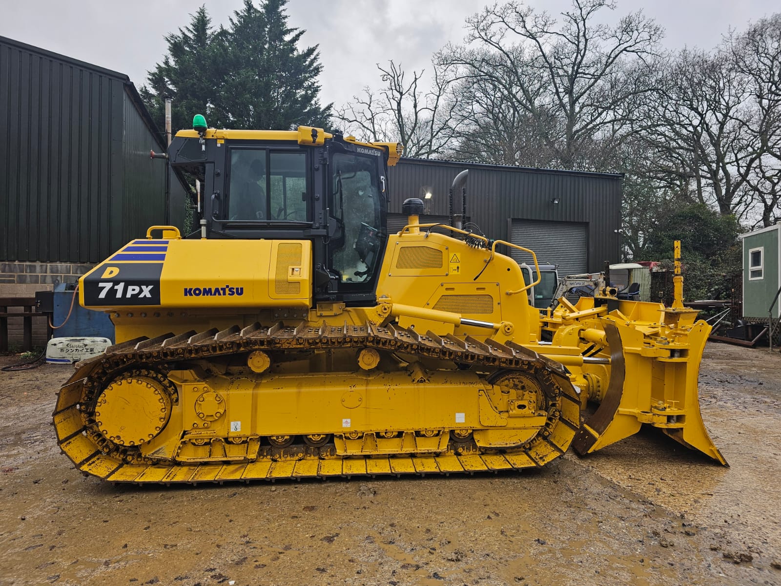 KOMATSU D71PX-24 - Red Bull Equipment