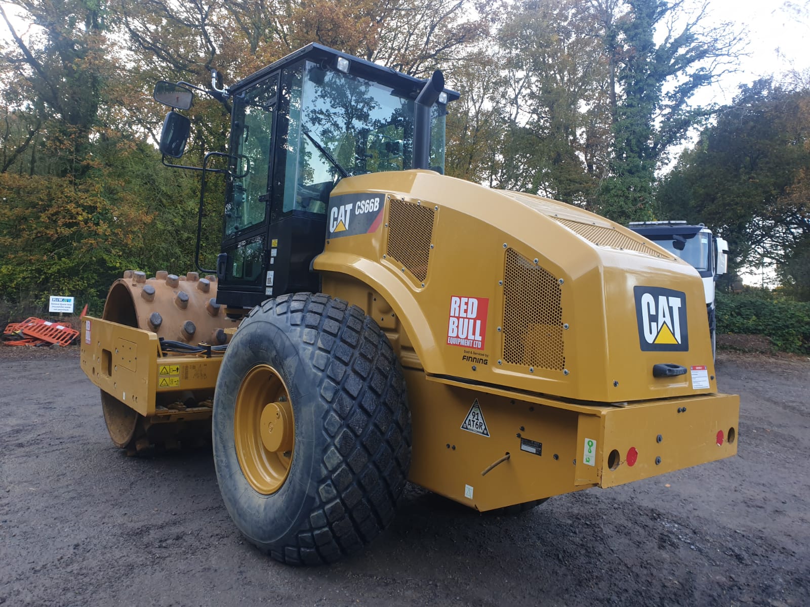 CAT CS66B - Red Bull Equipment