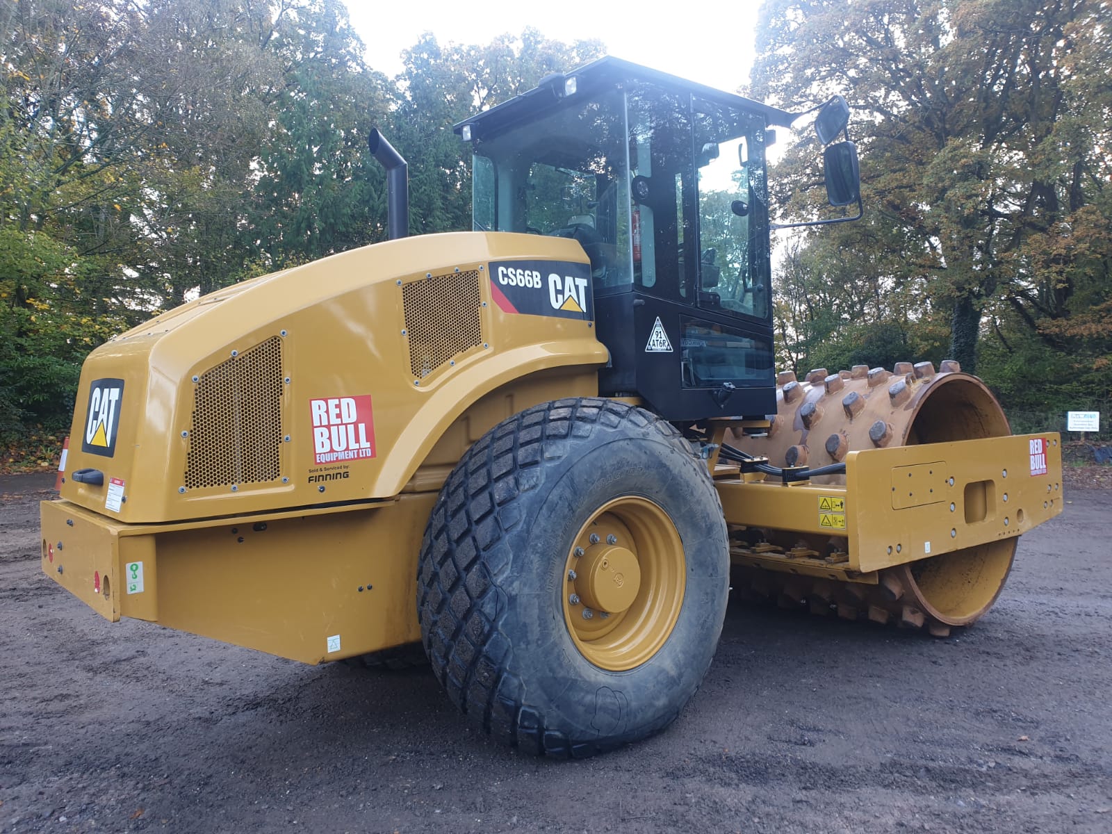 CAT CS66B - Red Bull Equipment