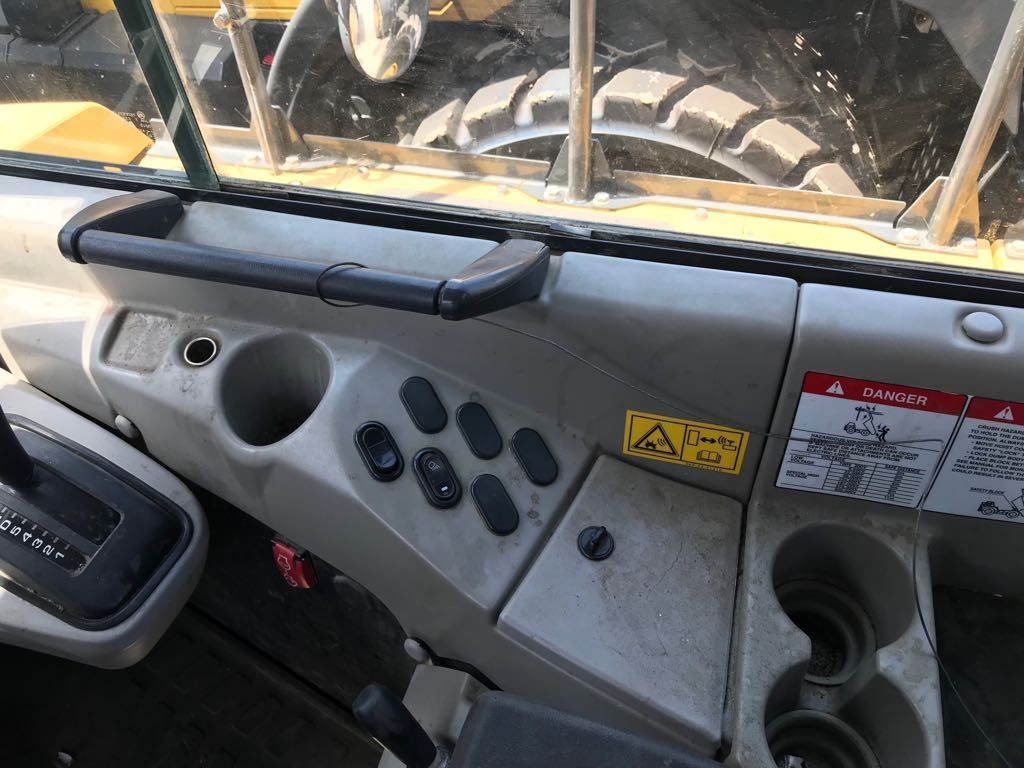 KOMATSU HM300-3 50452 - Red Bull Equipment