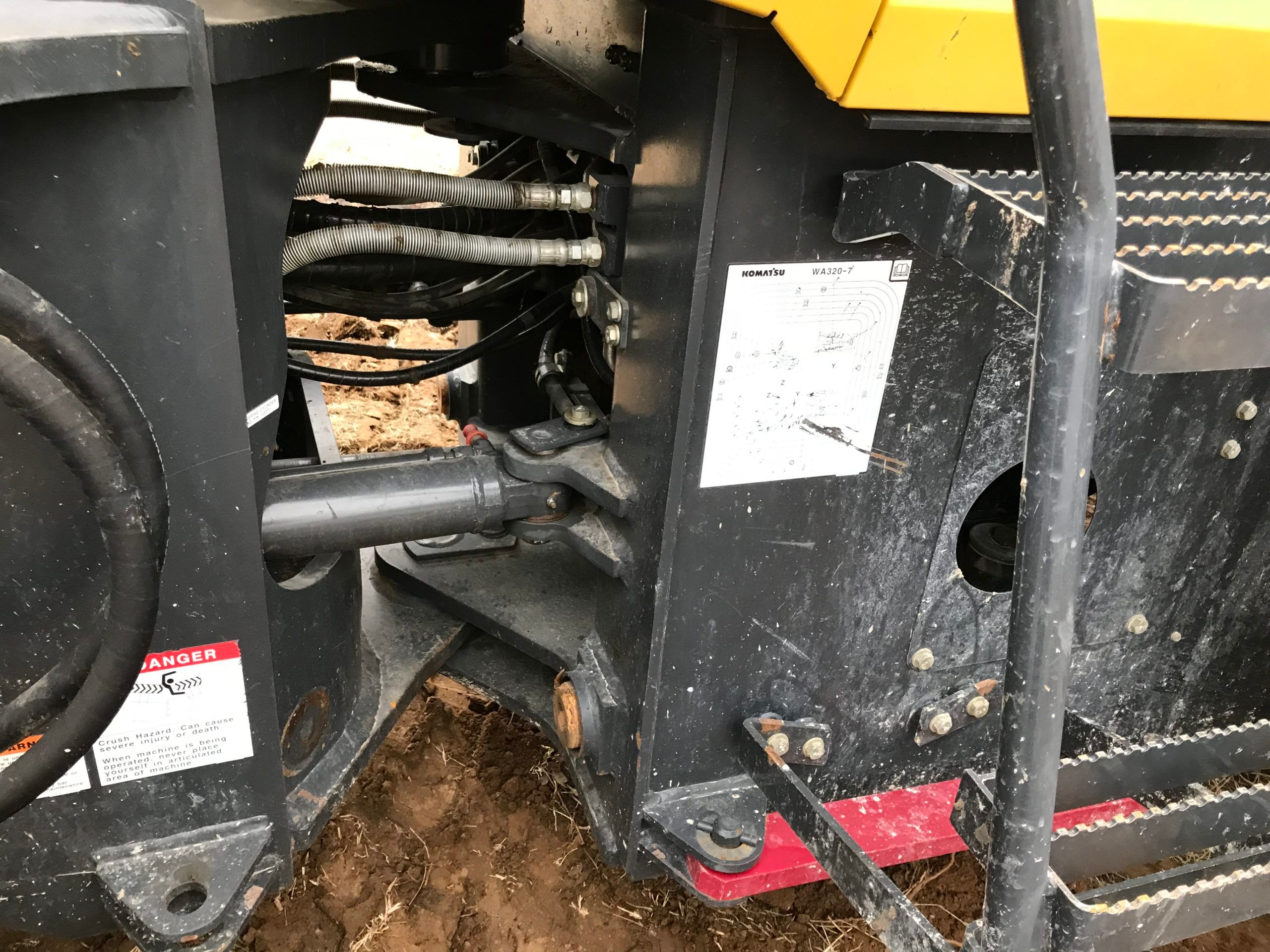 KOMATSU WA320-7 50218 - Red Bull Equipment