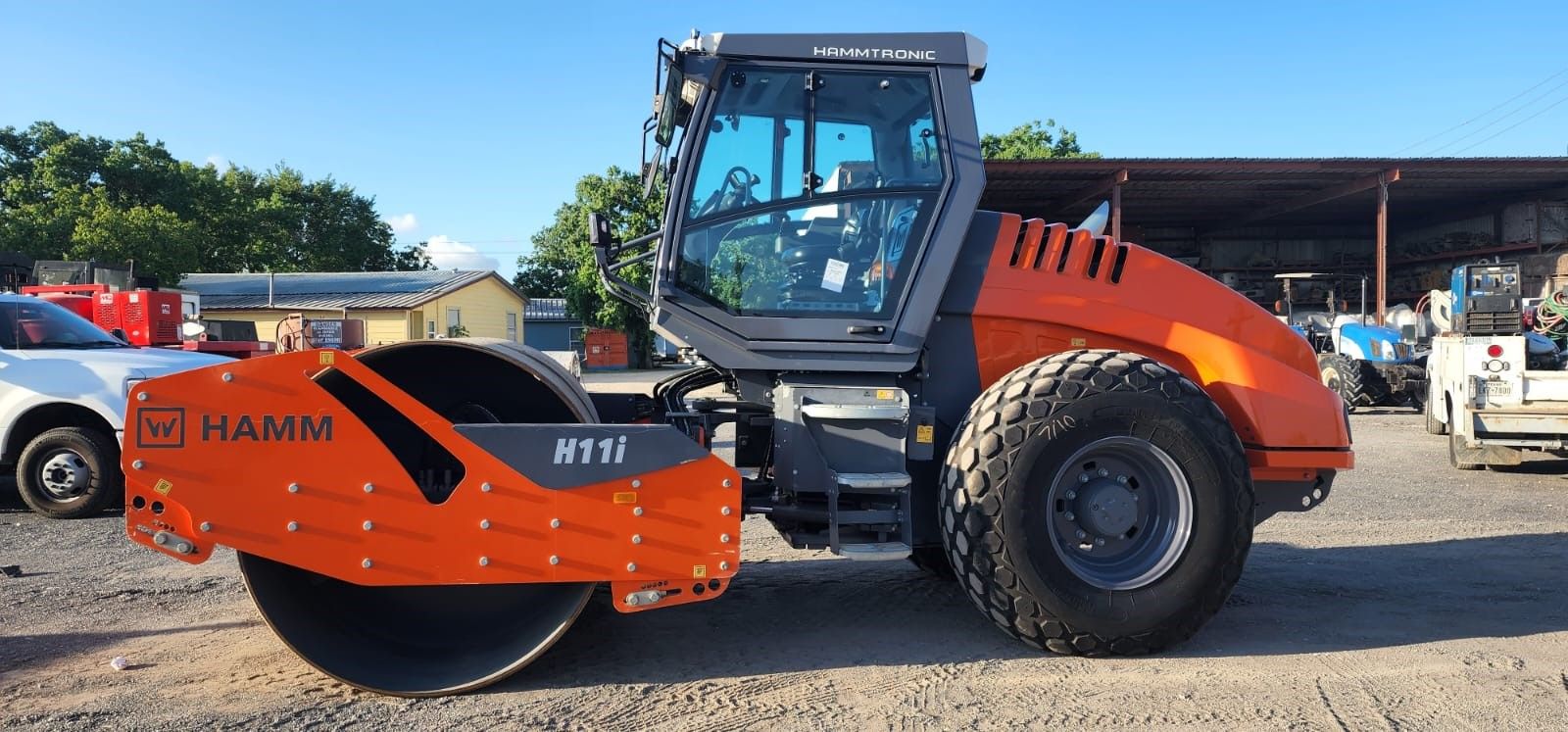 HAMM H11i 70708 - Red Bull Equipment