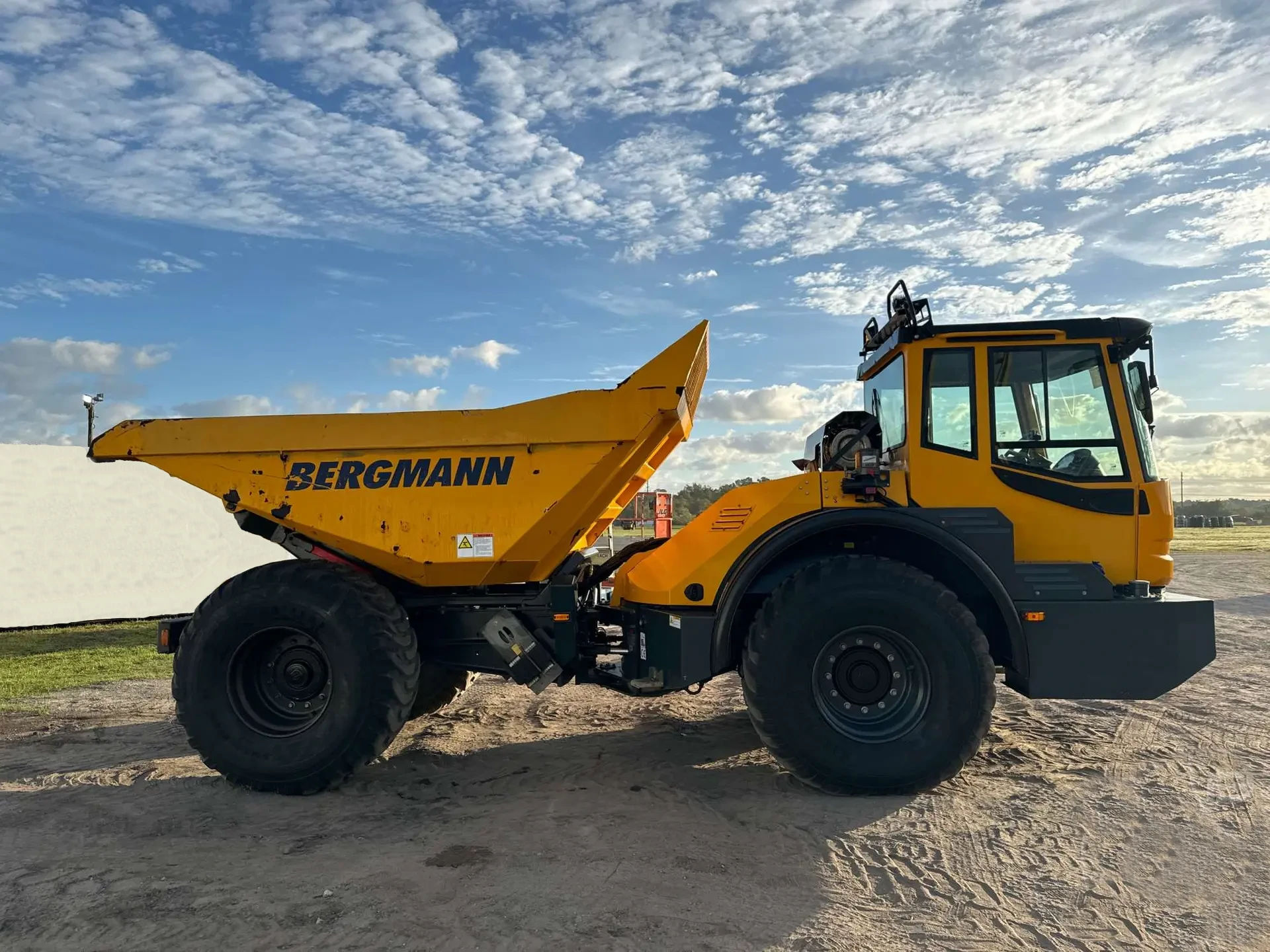 BERGMANN C815S - Red Bull Equipment