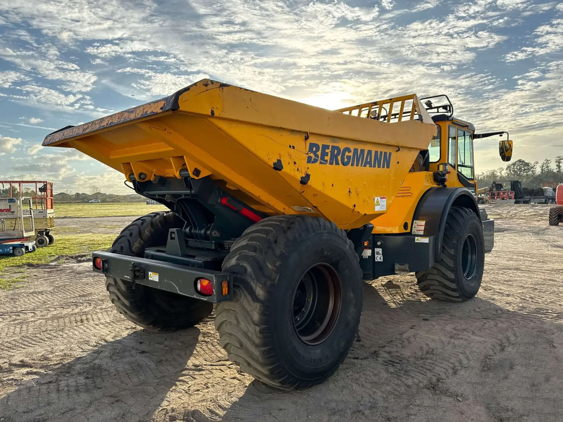 BERGMANN C815S - Red Bull Equipment