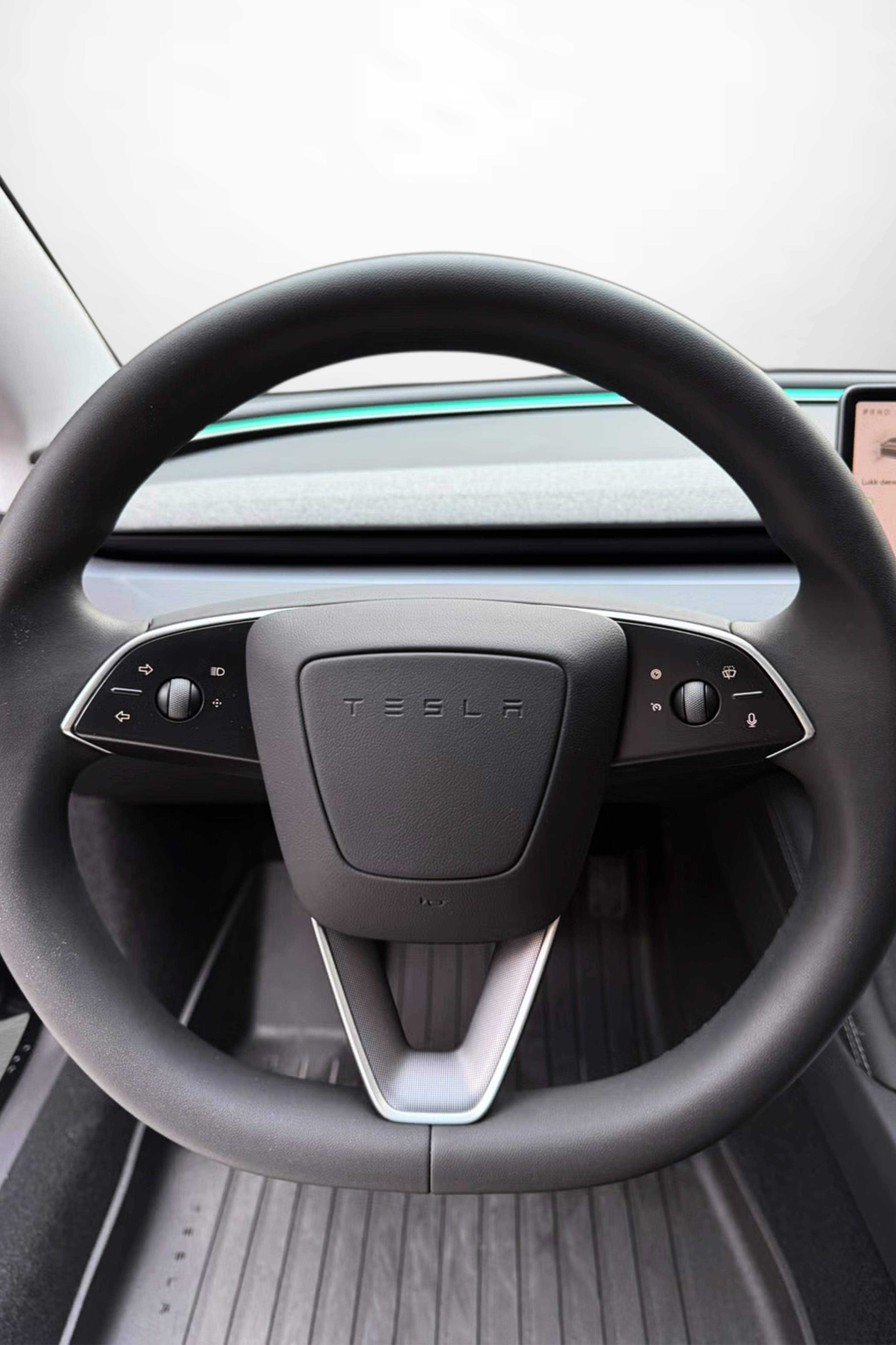 Rebil - Tesla Model 3 | 2025 | EJ98855