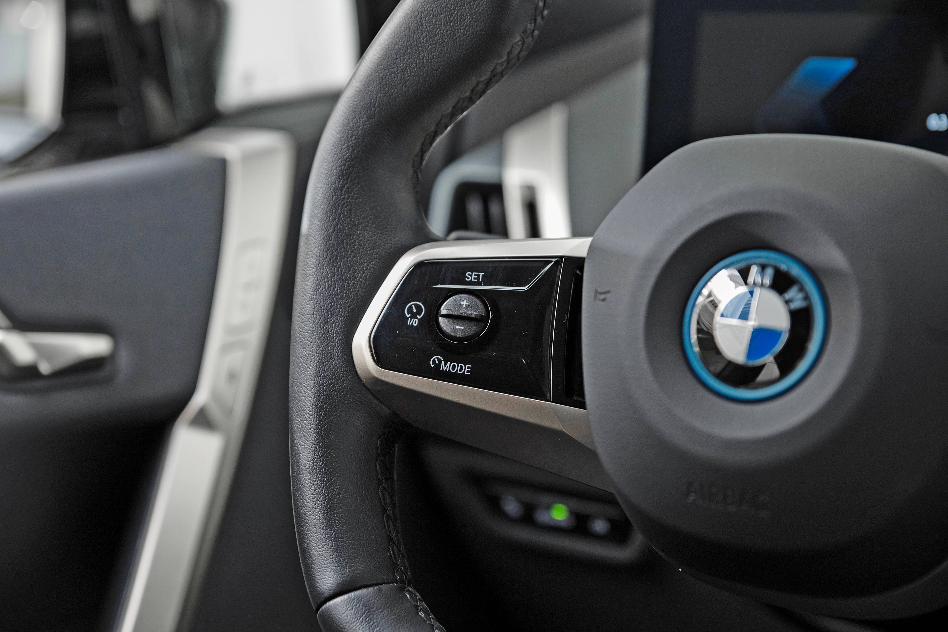 Rebil - BMW iX xDrive40 | 2023 | EH86504