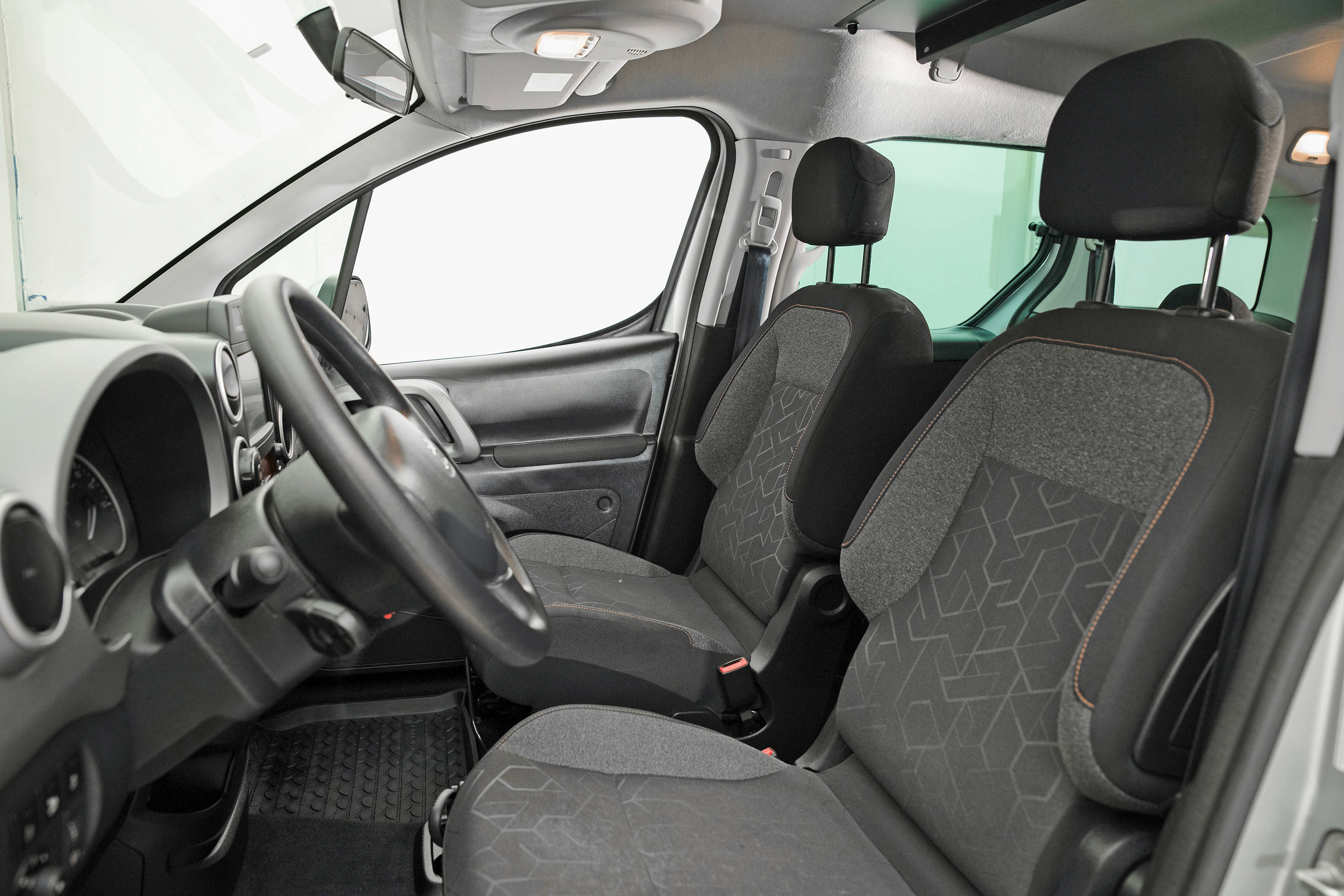 Rebil - Peugeot Partner Teepee Electric | 2020 | EB14036