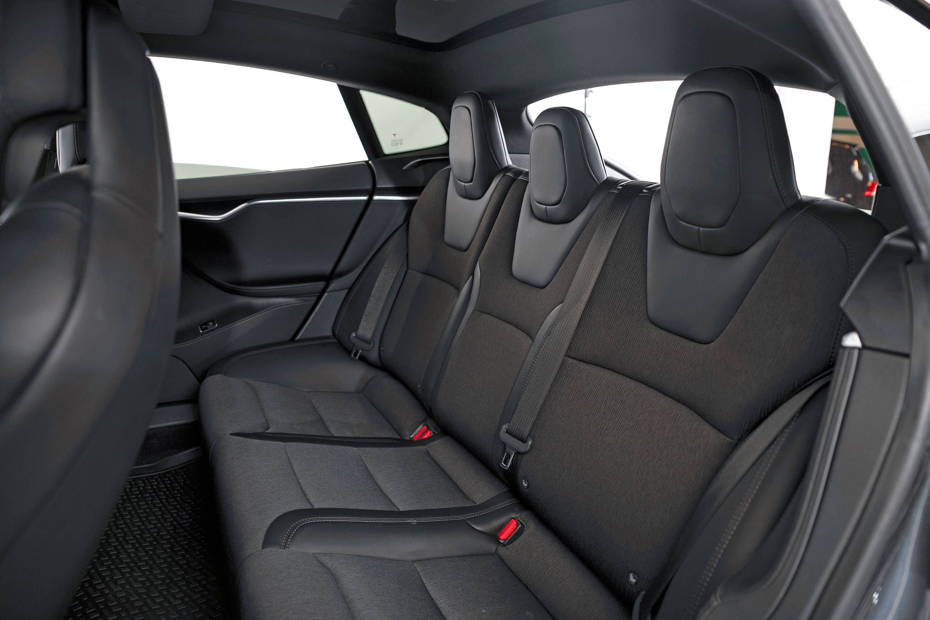 Rebil - Tesla Model S | 2018 | EK72773