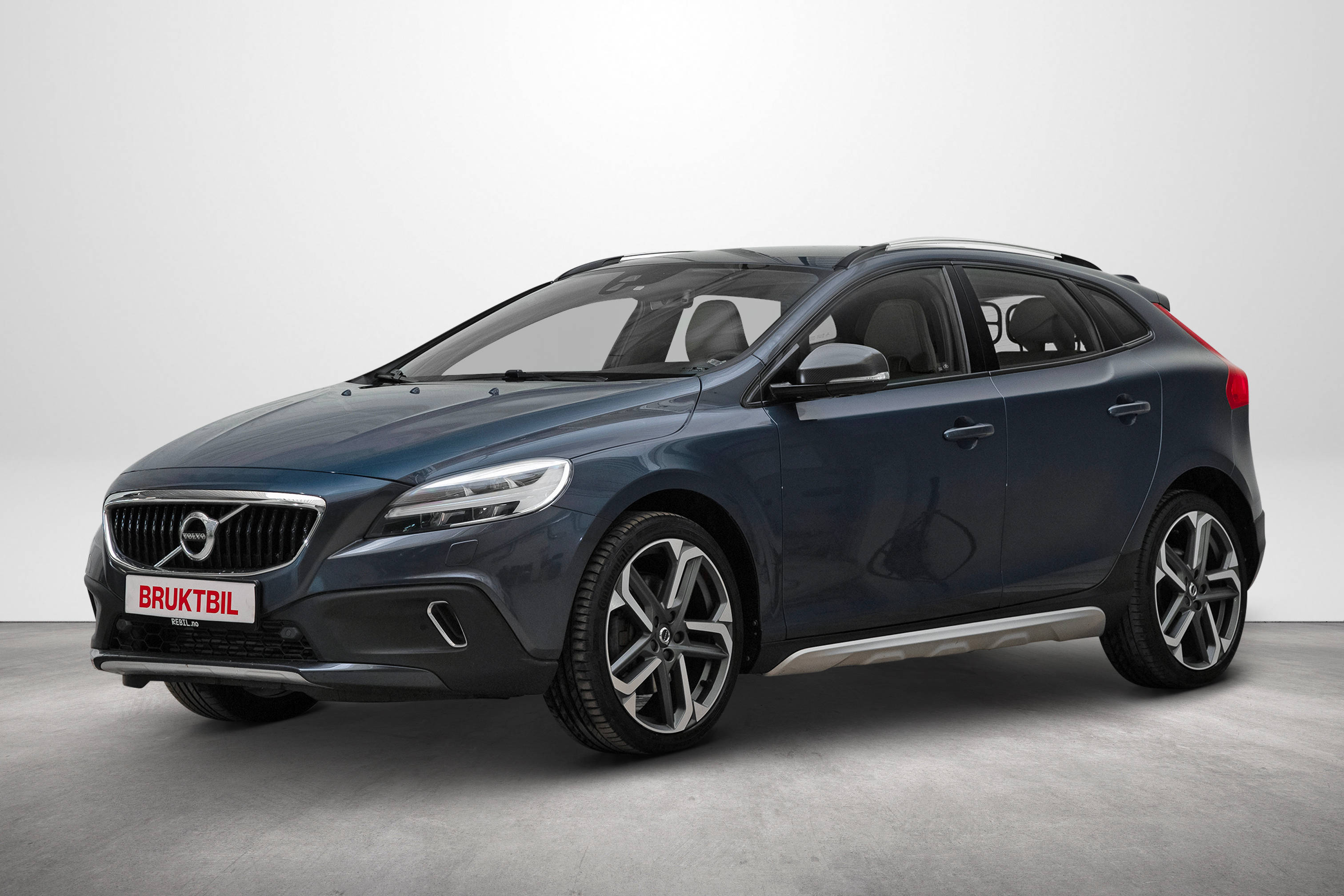 Rebil - Volvo V40 Cross Country | 2018 | UC31175