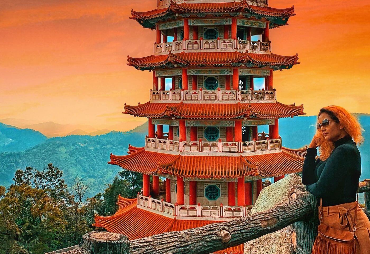 Kuala Lumpur Colmar Tropicale French Village and Chin Swee Cave Temple ...