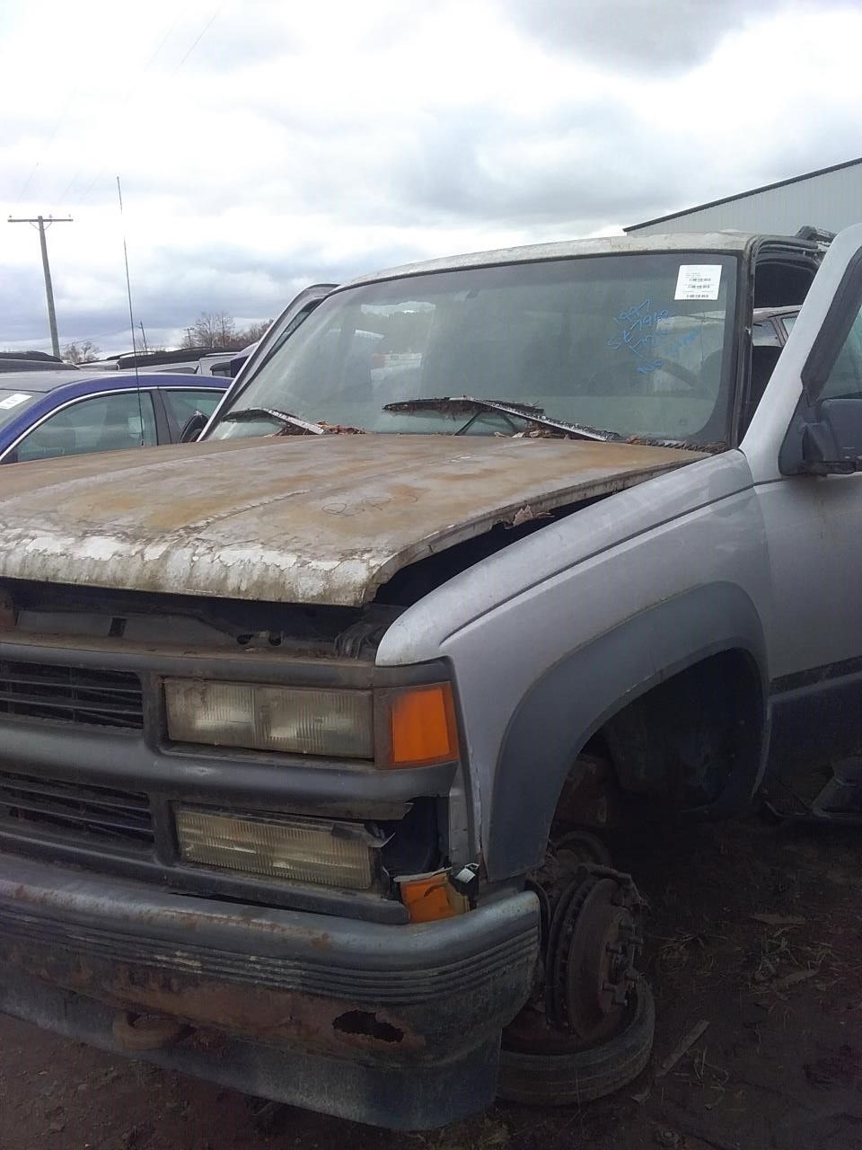 1997 Chevrolet TAHOE 3GNEK18R2VG148198 - Weller Self Serve