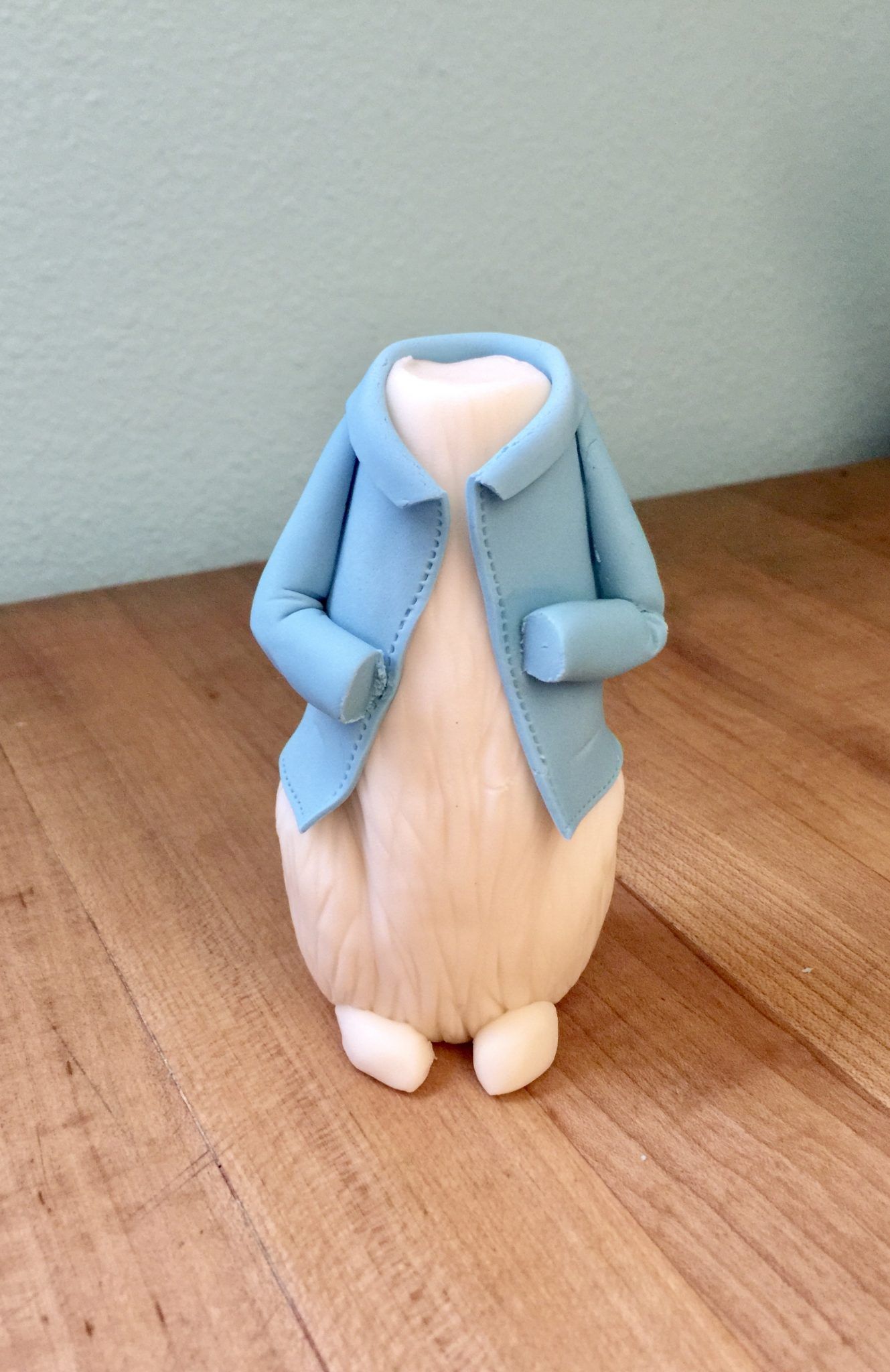Peter Rabbit figurine tutorial - robyn loves cake Tutorials