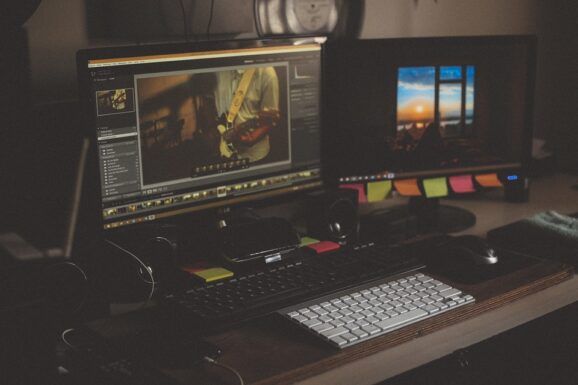 What to Choose: Graphic Design or Digital Media Design