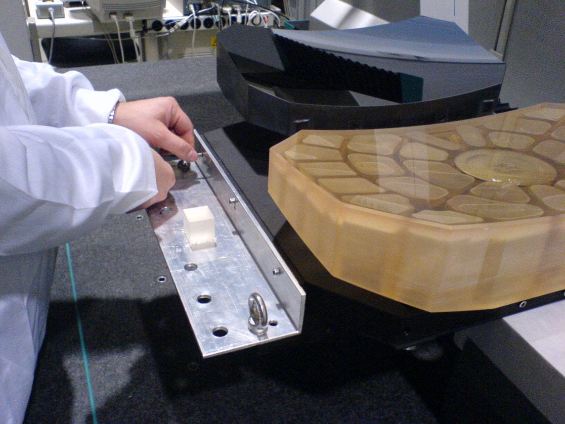 Four-mirror anastigmat for earth imaging | AMOS