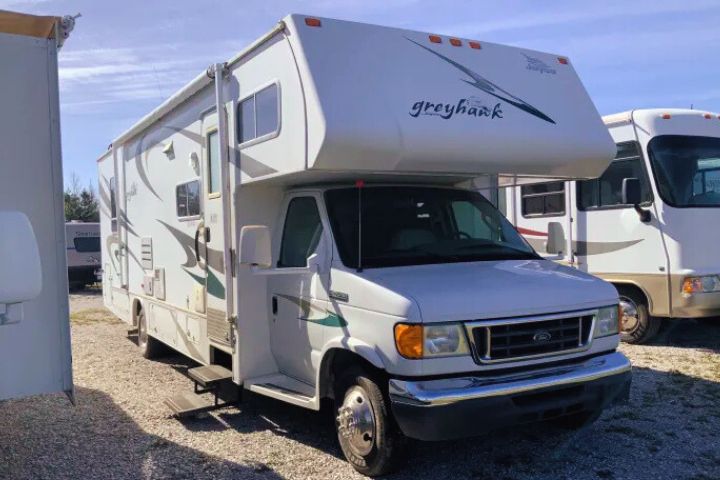 Jayco Greyhawk 31SS: Why the 2006 Model Stands Out - Searchshop RV