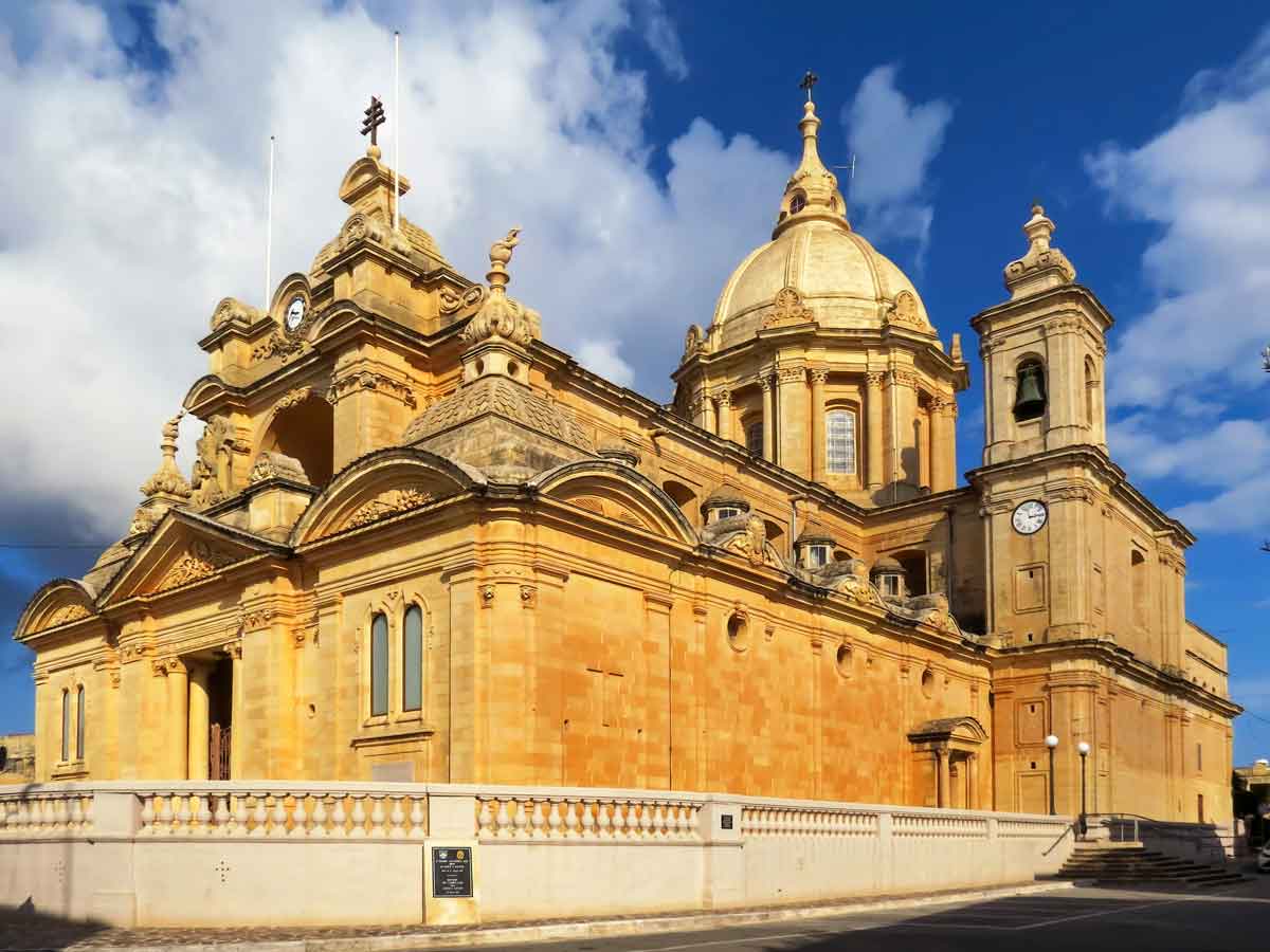 Explore the Gozo Island from your house