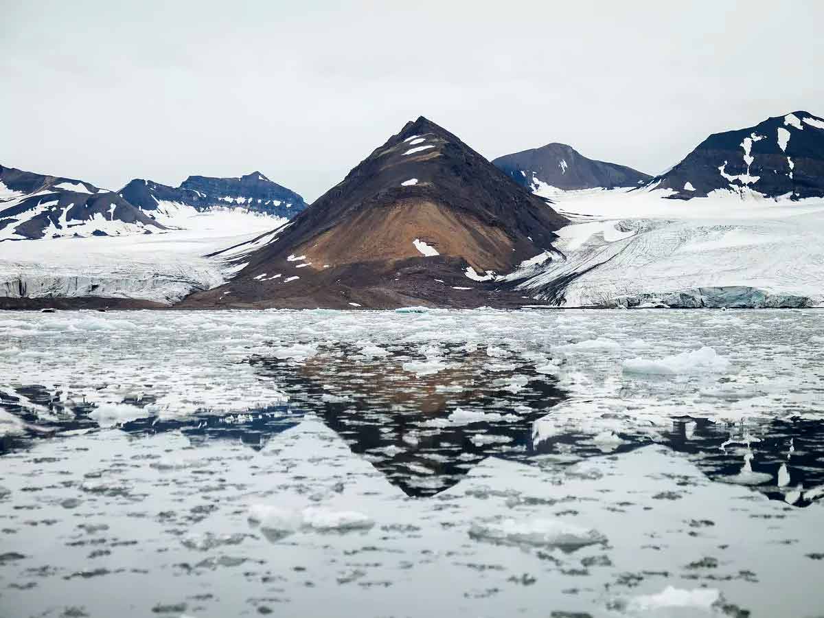 Mysterious Pyramid: In Satellite Pictures Of Antarctica