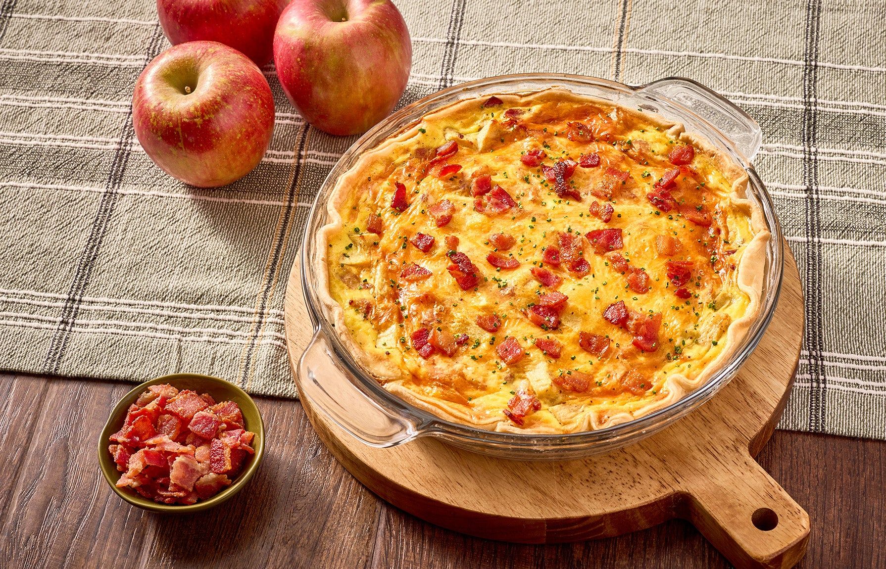 Applewood Bacon Cheddar Quiche | Farmland Foods