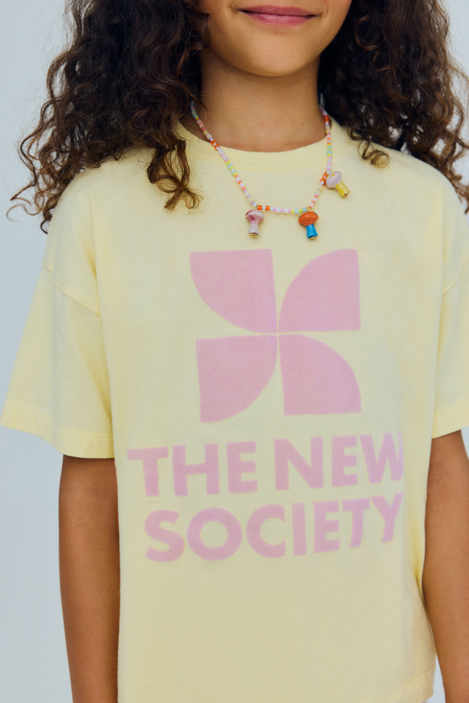Studio Aimée | TNS logo t-shirt soft lemon