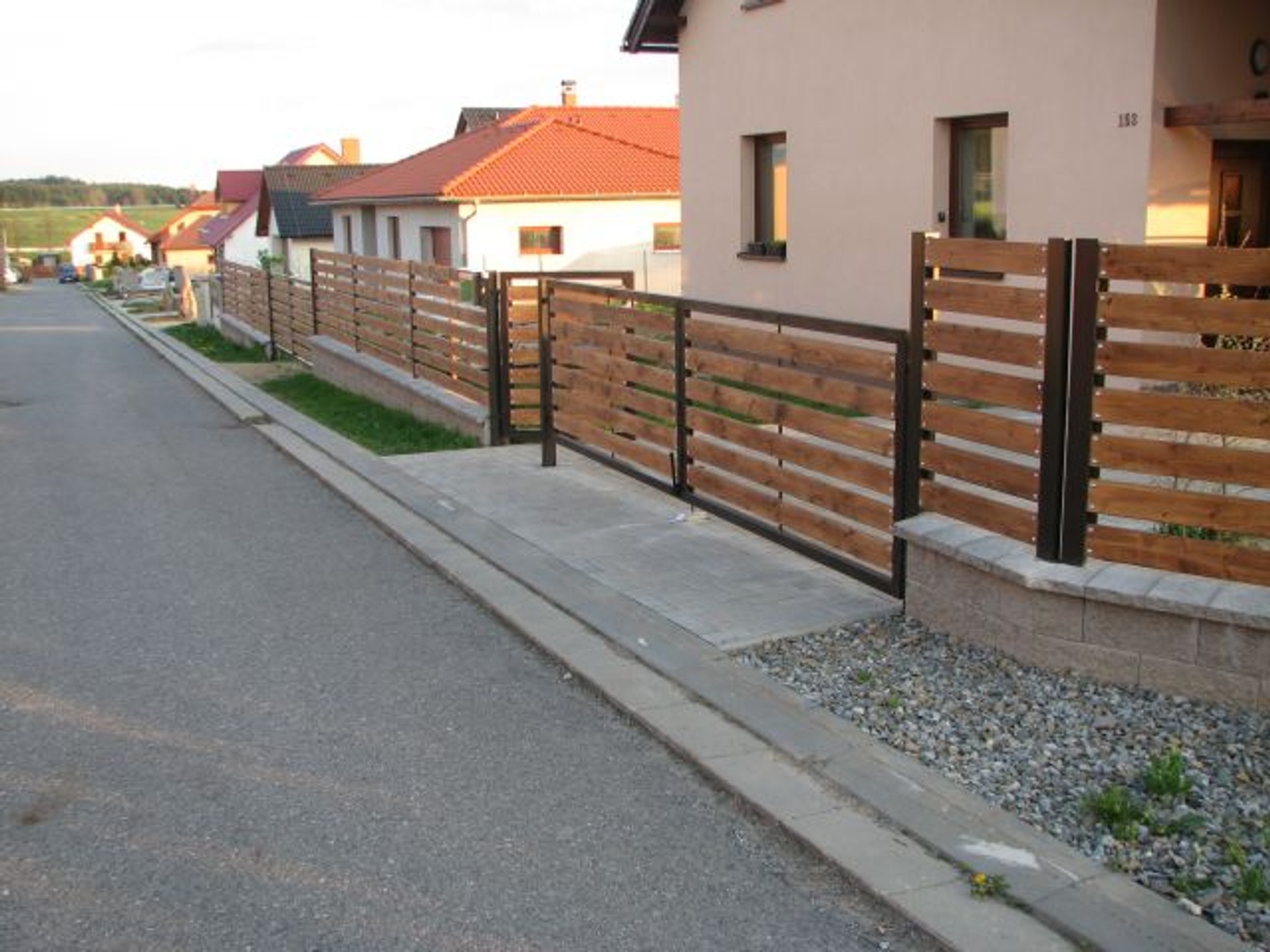Ploty a brány před domem - Svépomocí.cz