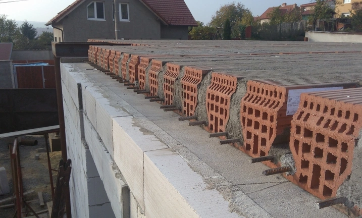 Stropy - Svépomocí.cz